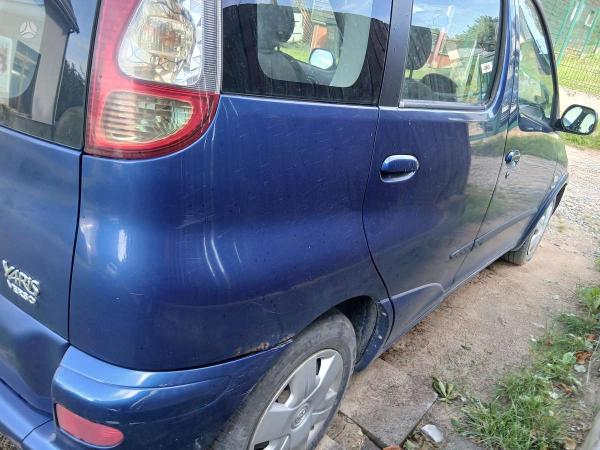 Zils Toyota Yaris Verso 2004 Viļņa, ar dzinēja tilpumu 1.30 L un nobraukumu 205 tūkst. km par 1500 €, foto 5 vietnē AUTOMOTO.COM.LV
