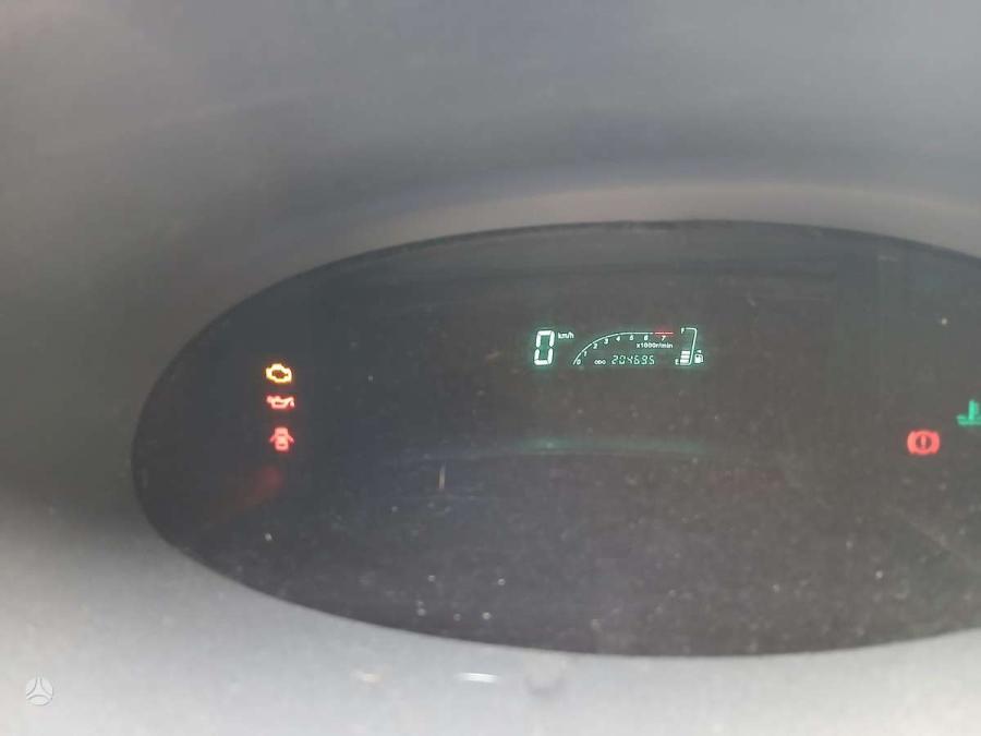 Zils Toyota Yaris Verso 2004 Viļņa, ar dzinēja tilpumu 1.30 L un nobraukumu 205 tūkst. km par 1500 €, foto 8 vietnē AUTOMOTO.COM.LV