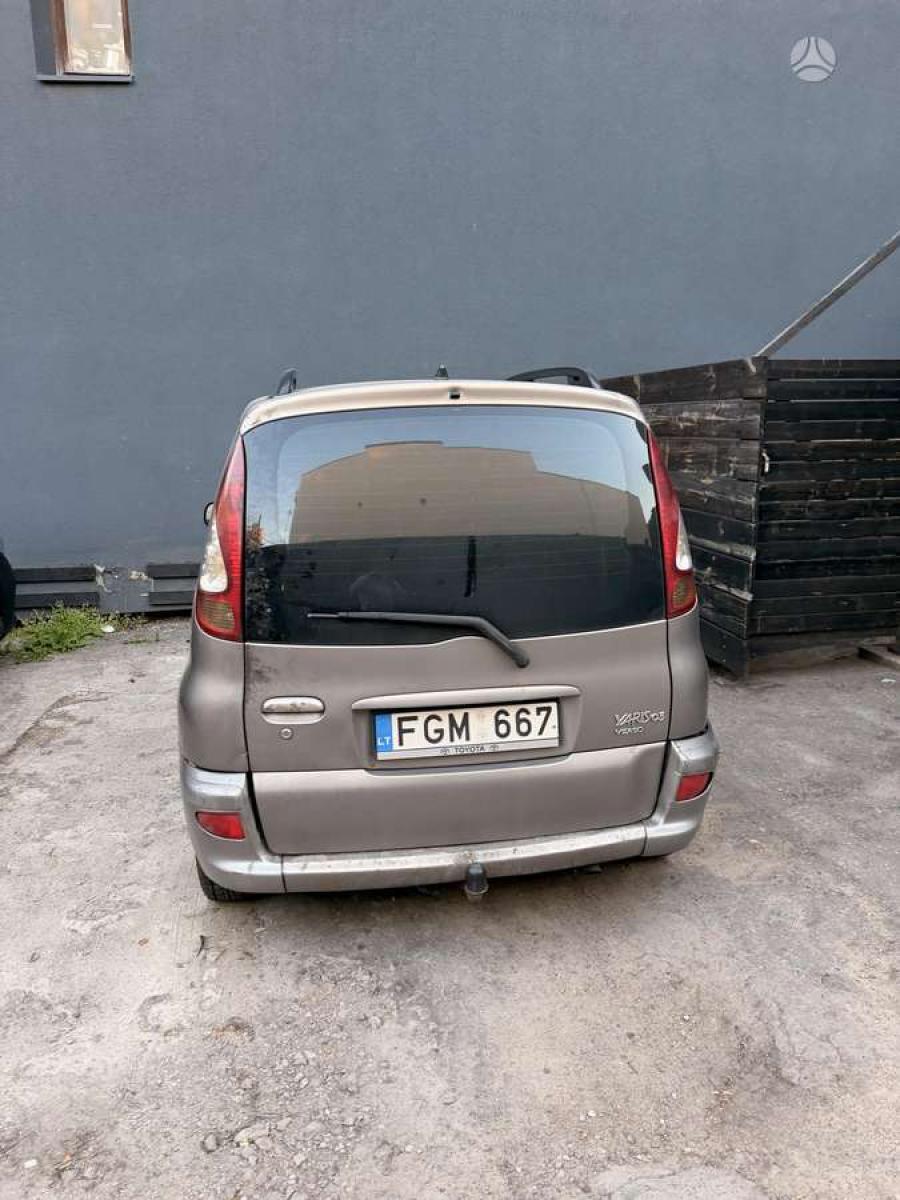 Brūns Toyota Yaris Verso 2003 Kauņa, ar dzinēja tilpumu 1.36 L un nobraukumu 448 tūkst. km par 600 €, foto 3 vietnē AUTOMOTO.COM.LV