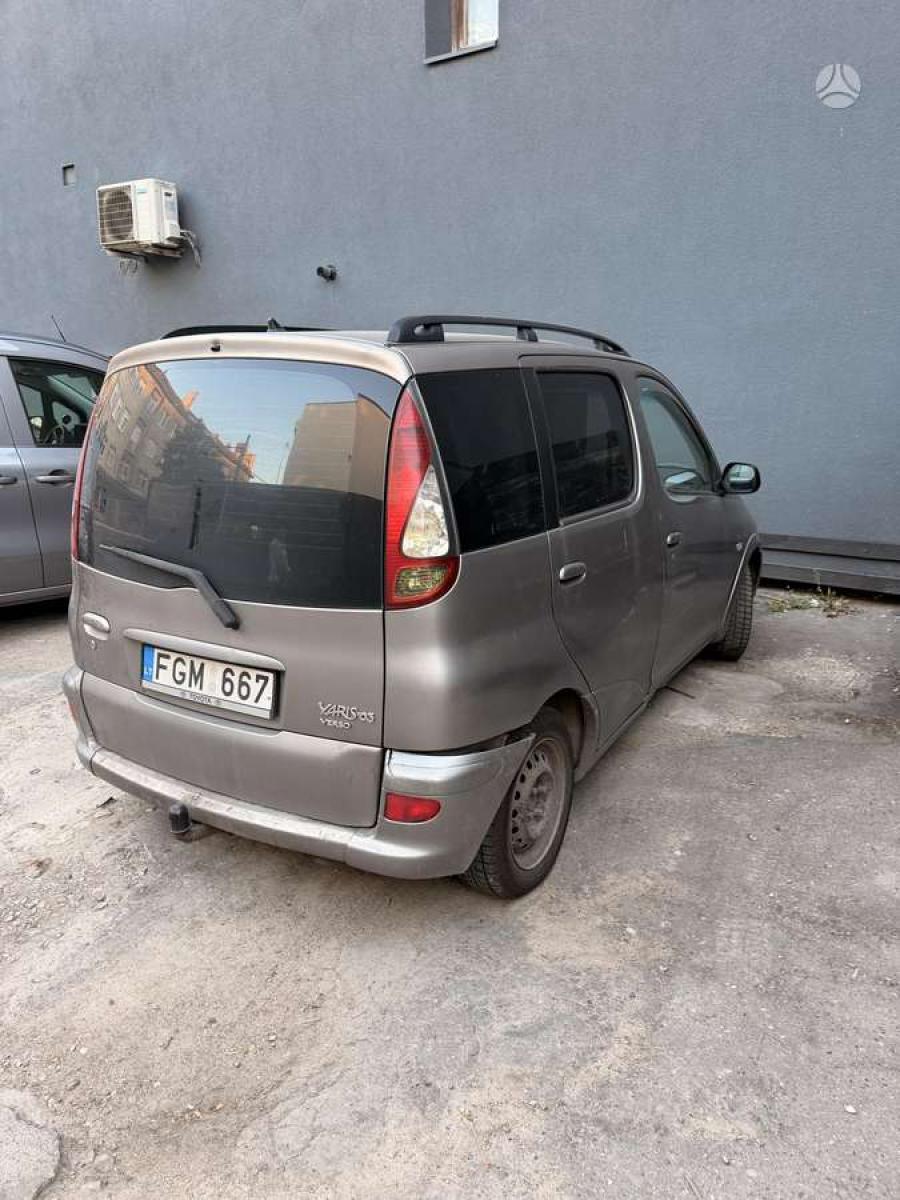 Brūns Toyota Yaris Verso 2003 Kauņa, ar dzinēja tilpumu 1.36 L un nobraukumu 448 tūkst. km par 600 €, foto 4 vietnē AUTOMOTO.COM.LV