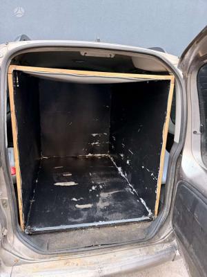 Brūns Toyota Yaris Verso 2003 Kauņa, ar dzinēja tilpumu 1.36 L un nobraukumu 448 tūkst. km par 600 €, foto 9 vietnē AUTOMOTO.COM.LV