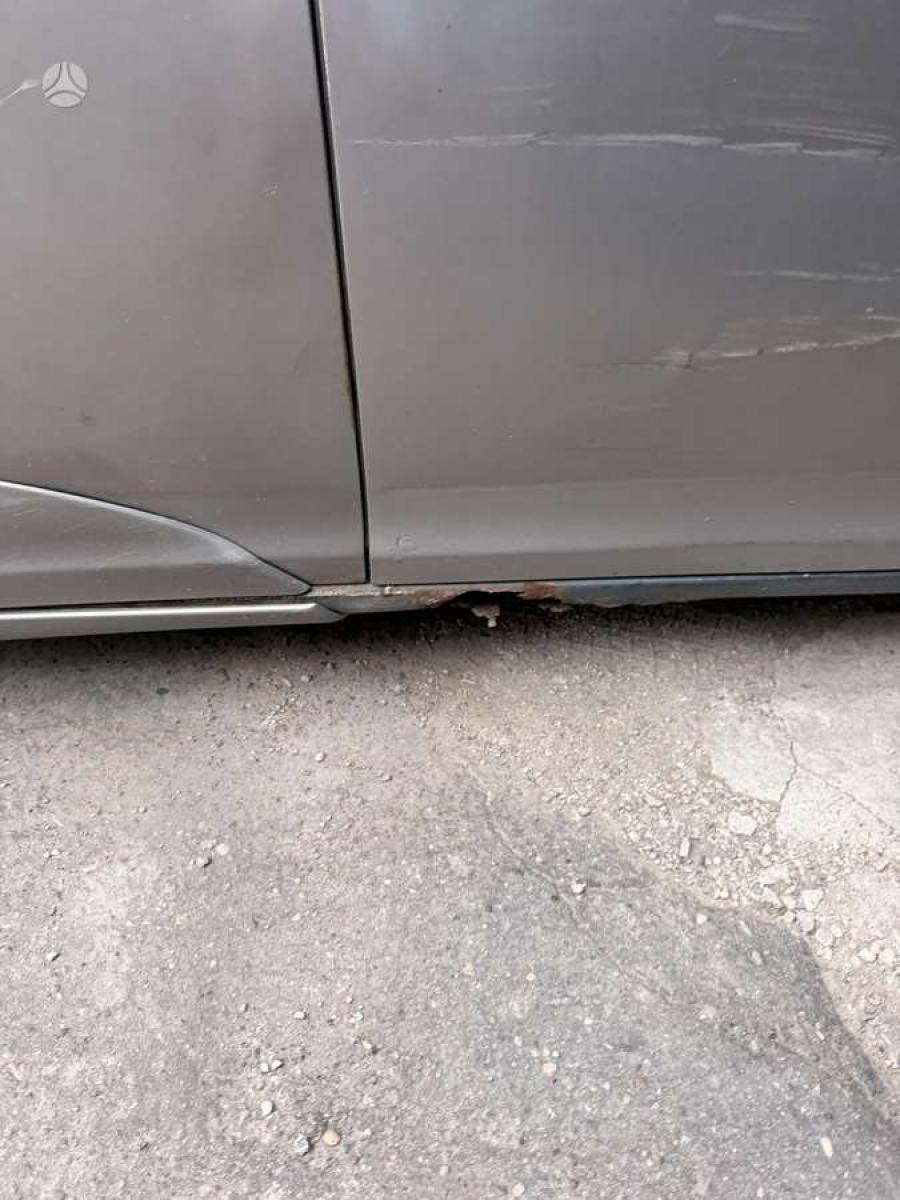 Brūns Toyota Yaris Verso 2003 Kauņa, ar dzinēja tilpumu 1.36 L un nobraukumu 448 tūkst. km par 600 €, foto 11 vietnē AUTOMOTO.COM.LV