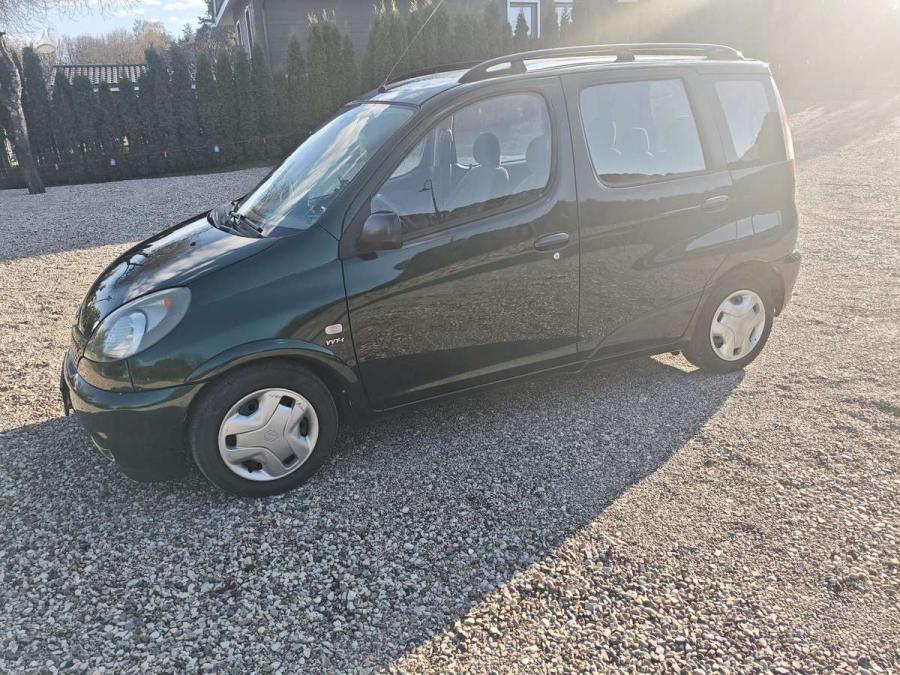 Zaļš Toyota Yaris Verso 2001 Trakai, ar dzinēja tilpumu 1.30 L un nobraukumu 178 tūkst. km par 3000 €, foto 3 vietnē AUTOMOTO.COM.LV