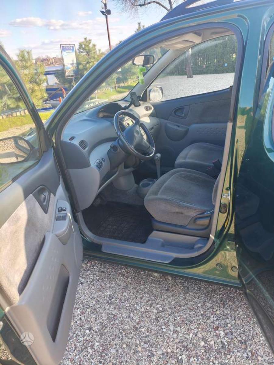 Zaļš Toyota Yaris Verso 2001 Trakai, ar dzinēja tilpumu 1.30 L un nobraukumu 178 tūkst. km par 3000 €, foto 18 vietnē AUTOMOTO.COM.LV