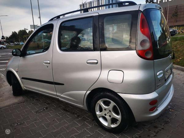 Grey Toyota Yaris Verso 2001 in Vilnius, with an engine capacity of 1.30 L and mileage of 268 thousand km for 1777 €, photo 1 on AUTOMOTO.COM.LV