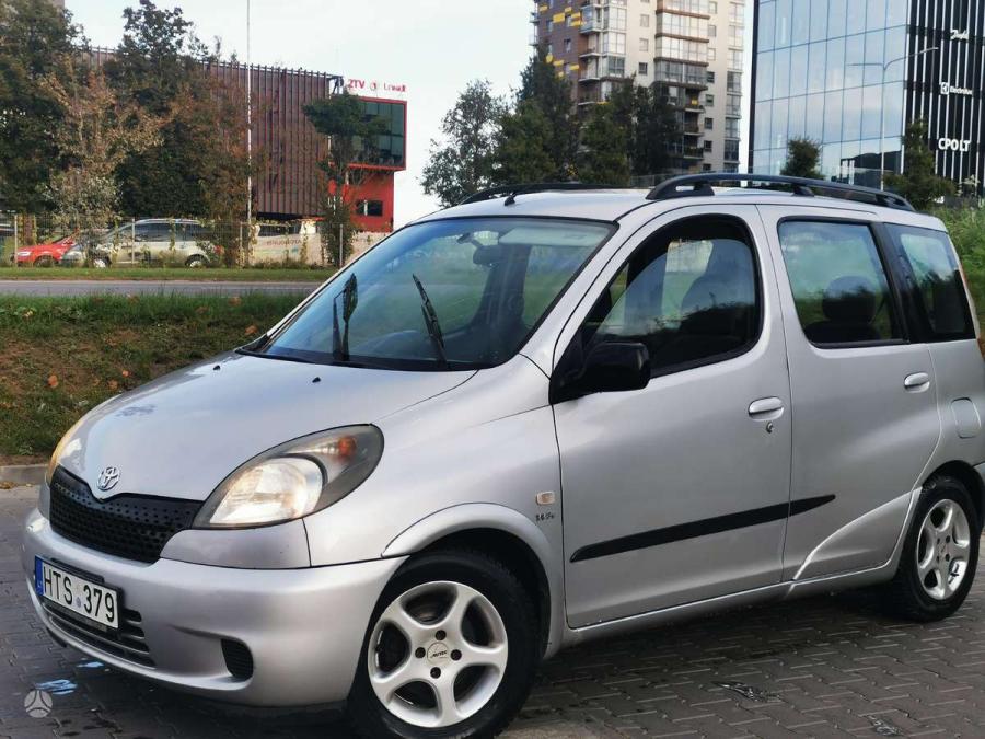 Grey Toyota Yaris Verso 2001 in Vilnius, with an engine capacity of 1.30 L and mileage of 268 thousand km for 1777 €, photo 2 on AUTOMOTO.COM.LV