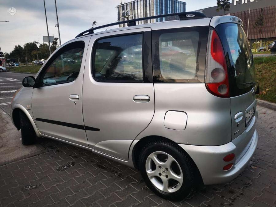 Grey Toyota Yaris Verso 2001 in Vilnius, with an engine capacity of 1.30 L and mileage of 268 thousand km for 1777 €, photo 4 on AUTOMOTO.COM.LV