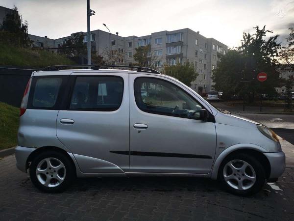 Grey Toyota Yaris Verso 2001 in Vilnius, with an engine capacity of 1.30 L and mileage of 268 thousand km for 1777 €, photo 9 on AUTOMOTO.COM.LV