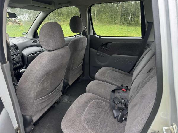 Grey Toyota Yaris Verso 2001 in Vilnius, with an engine capacity of 1.30 L and mileage of 319 thousand km for 950 €, photo 6 on AUTOMOTO.COM.LV