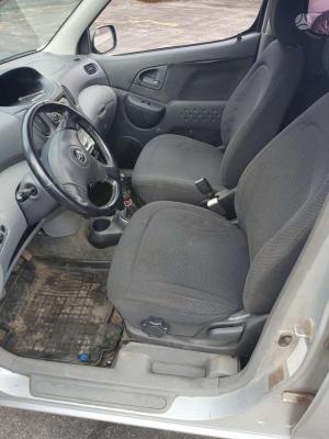 Grey Toyota Yaris Verso 2001 in Vilnius, with an engine capacity of 1.30 L and mileage of 0 thousand km for 500 €, photo 5 on AUTOMOTO.COM.LV
