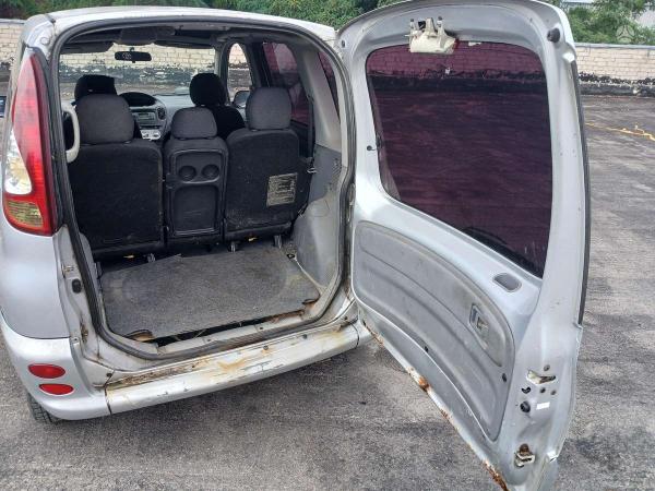 Pelēks Toyota Yaris Verso 2001 Viļņa, ar dzinēja tilpumu 1.30 L un nobraukumu 0 tūkst. km par 500 €, foto 8 vietnē AUTOMOTO.COM.LV