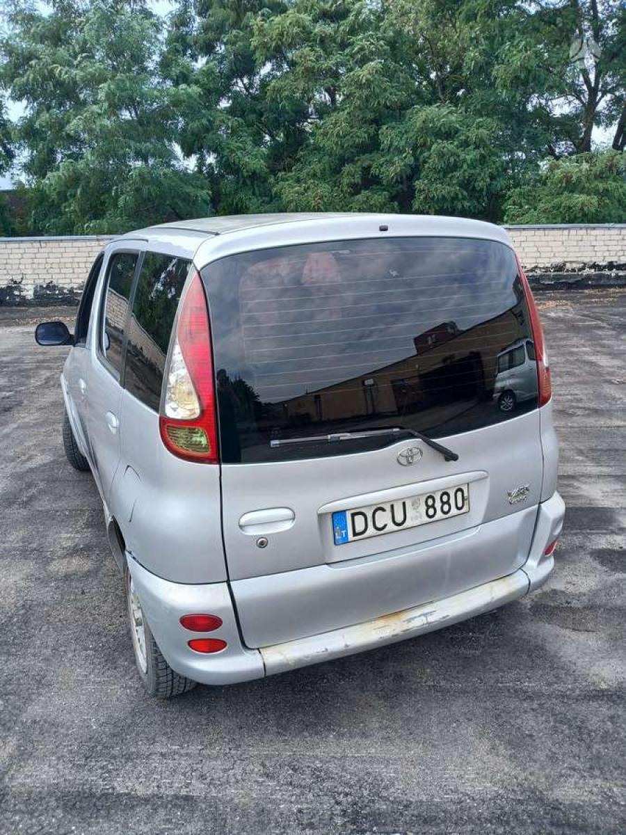 Grey Toyota Yaris Verso 2001 in Vilnius, with an engine capacity of 1.30 L and mileage of 0 thousand km for 500 €, photo 10 on AUTOMOTO.COM.LV