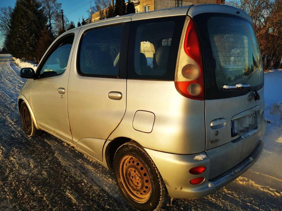 Grey Toyota Yaris Verso 2001 in Vilnius, with an engine capacity of 1.30 L and mileage of 320 thousand km for 1550 €, photo 1 on AUTOMOTO.COM.LV
