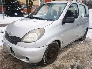 Grey Toyota Yaris Verso 2001 in Vilnius, with an engine capacity of 1.30 L and mileage of 320 thousand km for 1550 €, photo 3 on AUTOMOTO.COM.LV