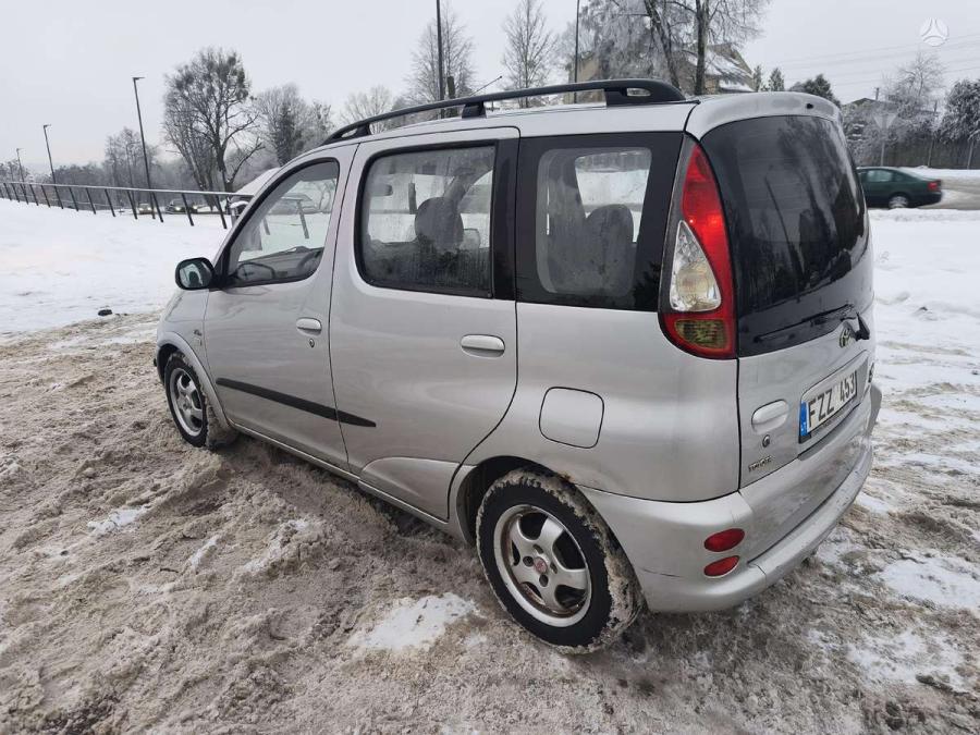 Pelēks Toyota Yaris Verso 2002 Kauņa, ar dzinēja tilpumu 1.36 L un nobraukumu 326 tūkst. km par 1800 €, foto 3 vietnē AUTOMOTO.COM.LV