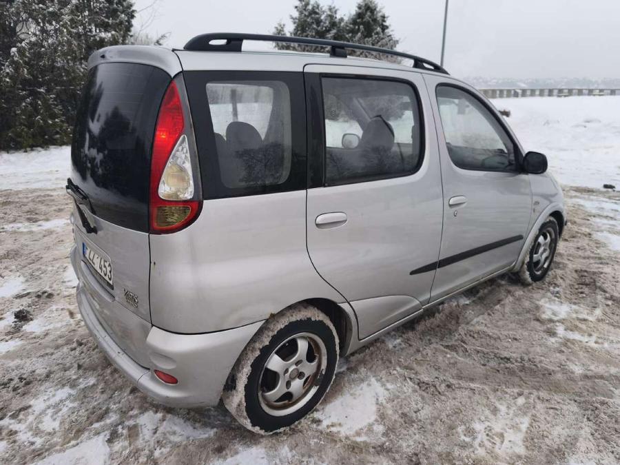 Pelēks Toyota Yaris Verso 2002 Kauņa, ar dzinēja tilpumu 1.36 L un nobraukumu 326 tūkst. km par 1800 €, foto 4 vietnē AUTOMOTO.COM.LV