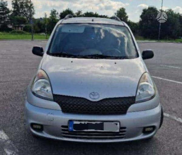 Grey Toyota Yaris Verso 2002 in Panevezys, with an engine capacity of 1.50 L and mileage of 122 thousand km for 1500 €, photo 1 on AUTOMOTO.COM.LV
