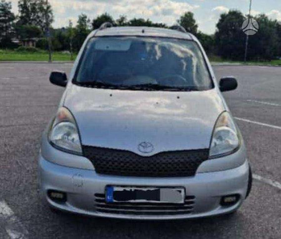 Grey Toyota Yaris Verso 2002 in Panevezys, with an engine capacity of 1.50 L and mileage of 122 thousand km for 1500 €, photo 1 on AUTOMOTO.COM.LV