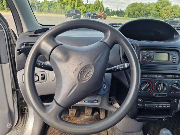 Grey Toyota Yaris Verso 2002 in Panevezys, with an engine capacity of 1.50 L and mileage of 122 thousand km for 1500 €, photo 6 on AUTOMOTO.COM.LV