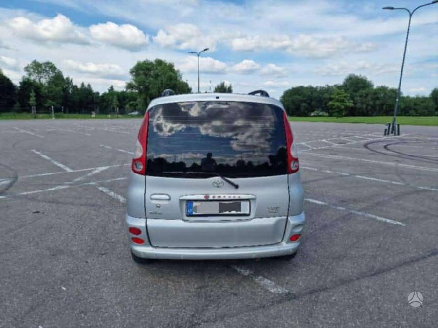 Grey Toyota Yaris Verso 2002 in Panevezys, with an engine capacity of 1.50 L and mileage of 122 thousand km for 1500 €, photo 9 on AUTOMOTO.COM.LV