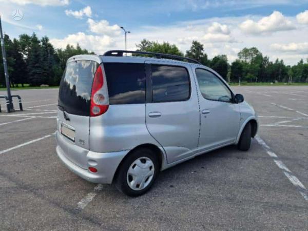 Grey Toyota Yaris Verso 2002 in Panevezys, with an engine capacity of 1.50 L and mileage of 122 thousand km for 1500 €, photo 9 on AUTOMOTO.COM.LV