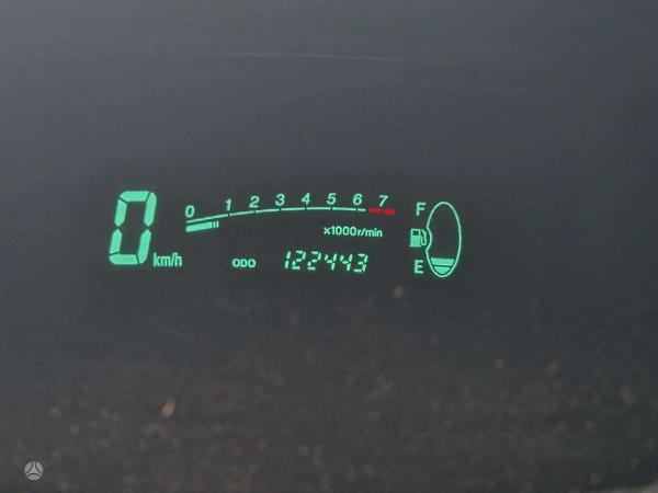 Grey Toyota Yaris Verso 2002 in Panevezys, with an engine capacity of 1.50 L and mileage of 122 thousand km for 1500 €, photo 10 on AUTOMOTO.COM.LV