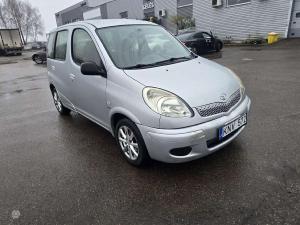 Pelēks Toyota Yaris Verso 2003 Viļņa, ar dzinēja tilpumu 1.30 L un nobraukumu 225 tūkst. km par 1500 €, foto  vietnē AUTOMOTO.COM.LV