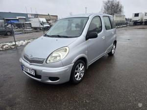 Pelēks Toyota Yaris Verso 2003 Viļņa, ar dzinēja tilpumu 1.30 L un nobraukumu 225 tūkst. km par 1500 €, foto 2 vietnē AUTOMOTO.COM.LV
