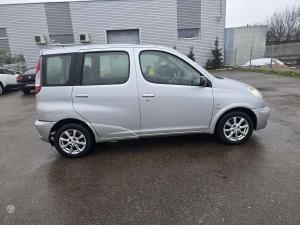 Pelēks Toyota Yaris Verso 2003 Viļņa, ar dzinēja tilpumu 1.30 L un nobraukumu 225 tūkst. km par 1500 €, foto 6 vietnē AUTOMOTO.COM.LV