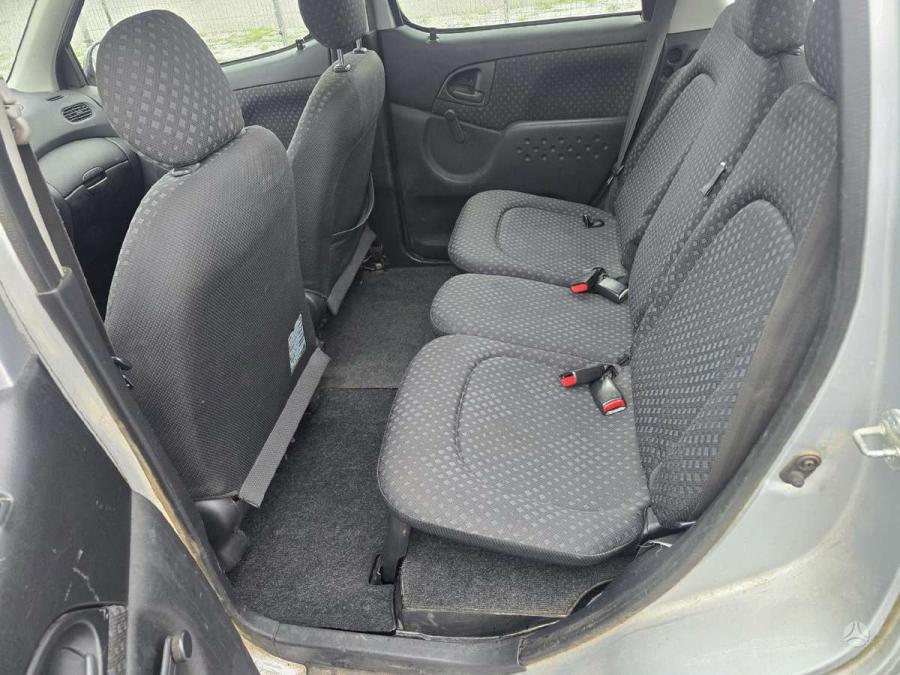 Pelēks Toyota Yaris Verso 2003 Viļņa, ar dzinēja tilpumu 1.30 L un nobraukumu 225 tūkst. km par 1500 €, foto 8 vietnē AUTOMOTO.COM.LV