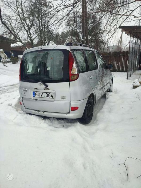 Grey Toyota Yaris Verso 2003 in Vilnius, with an engine capacity of 1.36 L and mileage of 293 thousand km for 1150 €, photo 9 on AUTOMOTO.COM.LV