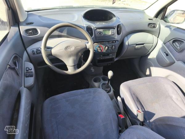 Pelēks Toyota Yaris Verso 2003 Kauņa, ar dzinēja tilpumu 1.30 L un nobraukumu 213 tūkst. km par 450 €, foto 6 vietnē AUTOMOTO.COM.LV