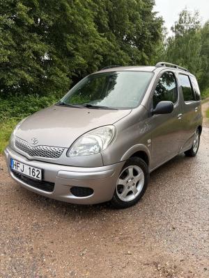 Grey Toyota Yaris Verso 2003 in Alytus, with an engine capacity of 1.30 L and mileage of 290 thousand km for 2200 €, photo  on AUTOMOTO.COM.LV