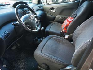 Pelēks Toyota Yaris Verso 2003 Viļņa, ar dzinēja tilpumu 1.30 L un nobraukumu 297 tūkst. km par 2772 €, foto 22 vietnē AUTOMOTO.COM.LV
