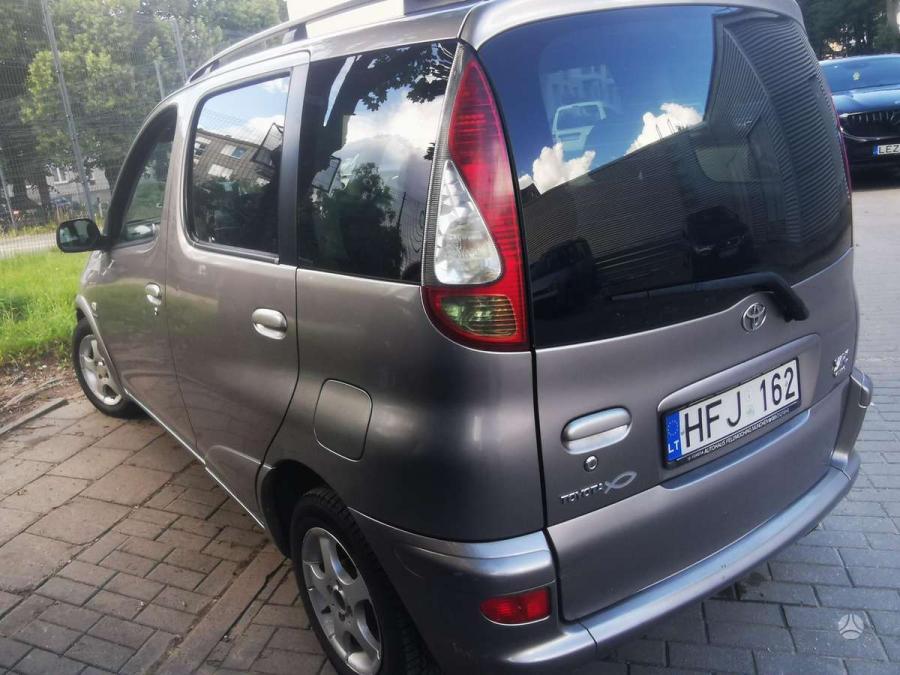 Grey Toyota Yaris Verso 2003 in Vilnius, with an engine capacity of 1.30 L and mileage of 298 thousand km for 2790 €, photo 10 on AUTOMOTO.COM.LV