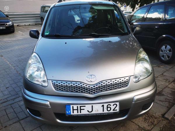 Grey Toyota Yaris Verso 2003 in Vilnius, with an engine capacity of 1.30 L and mileage of 298 thousand km for 2790 €, photo 10 on AUTOMOTO.COM.LV