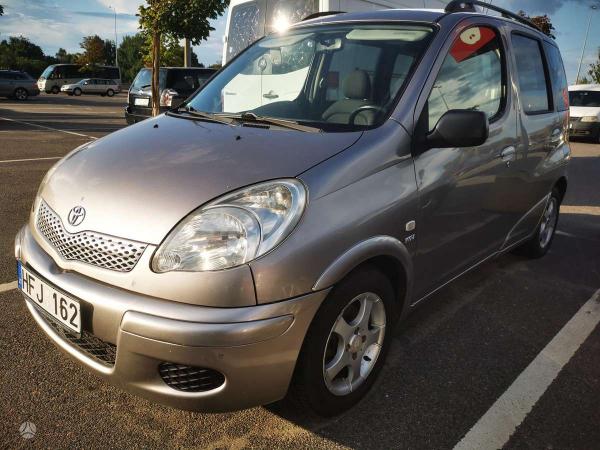 Grey Toyota Yaris Verso 2003 in Vilnius, with an engine capacity of 1.30 L and mileage of 298 thousand km for 2790 €, photo 1 on AUTOMOTO.COM.LV