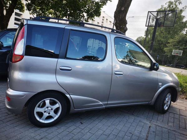 Grey Toyota Yaris Verso 2003 in Vilnius, with an engine capacity of 1.30 L and mileage of 298 thousand km for 2790 €, photo 6 on AUTOMOTO.COM.LV