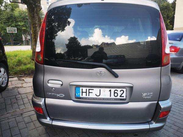 Grey Toyota Yaris Verso 2003 in Vilnius, with an engine capacity of 1.30 L and mileage of 298 thousand km for 2790 €, photo 7 on AUTOMOTO.COM.LV