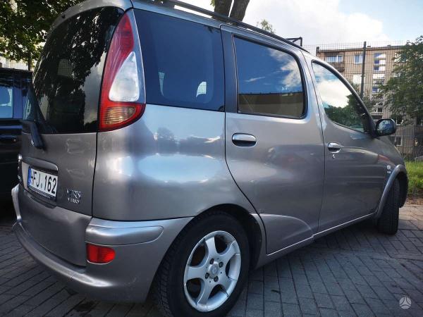 Grey Toyota Yaris Verso 2003 in Vilnius, with an engine capacity of 1.30 L and mileage of 298 thousand km for 2790 €, photo 9 on AUTOMOTO.COM.LV