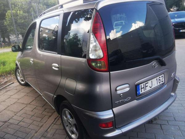 Grey Toyota Yaris Verso 2003 in Vilnius, with an engine capacity of 1.30 L and mileage of 298 thousand km for 2790 €, photo 10 on AUTOMOTO.COM.LV