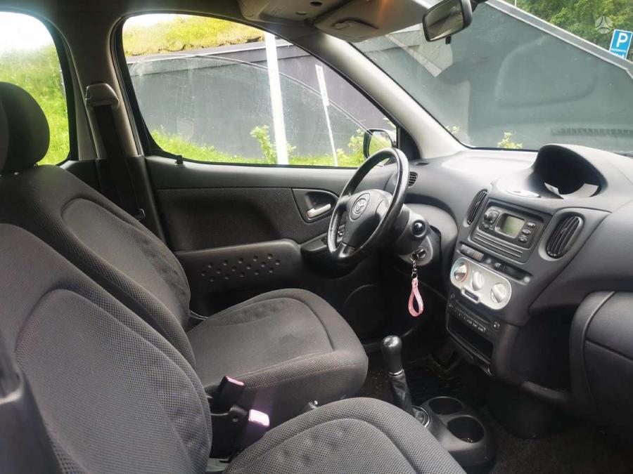 Pelēks Toyota Yaris Verso 2004 Viļņa, ar dzinēja tilpumu 1.30 L un nobraukumu 259 tūkst. km par 2450 €, foto 9 vietnē AUTOMOTO.COM.LV