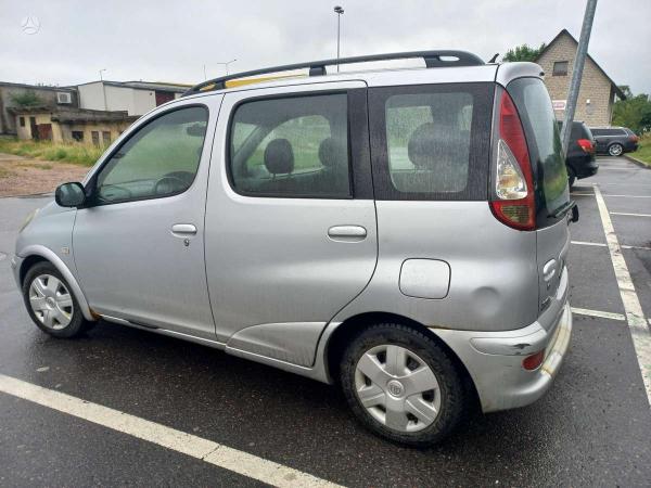 Grey Toyota Yaris Verso 2004 in Vievis, with an engine capacity of 1.36 L and mileage of 345 thousand km for 750 €, photo 2 on AUTOMOTO.COM.LV