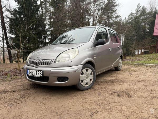Pelēks Toyota Yaris Verso 2005 Utena, ar dzinēja tilpumu 1.30 L un nobraukumu 249 tūkst. km par 1800 €, foto 1 vietnē AUTOMOTO.COM.LV