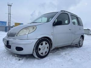 Pelēks Toyota Yaris Verso 2005 Panevēža, ar dzinēja tilpumu 1.36 L un nobraukumu 376 tūkst. km par 990 €, foto  vietnē AUTOMOTO.COM.LV