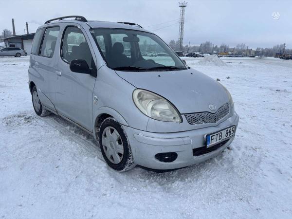 Grey Toyota Yaris Verso 2005 in Panevezys, with an engine capacity of 1.36 L and mileage of 376 thousand km for 990 €, photo 3 on AUTOMOTO.COM.LV