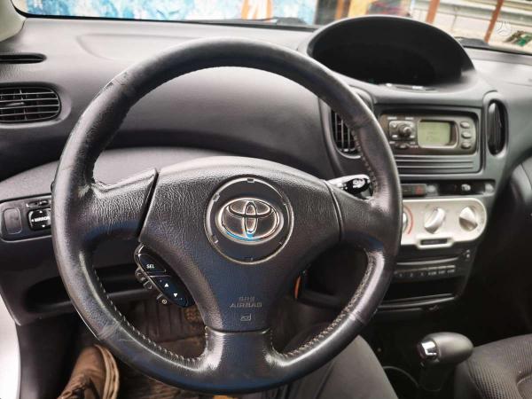 Pelēks Toyota Yaris Verso 2005 Viļņa, ar dzinēja tilpumu 1.30 L un nobraukumu 199 tūkst. km par 2450 €, foto 7 vietnē AUTOMOTO.COM.LV