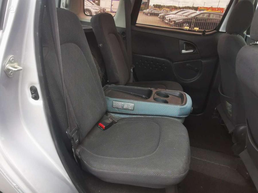 Grey Toyota Yaris Verso 2005 in Vilnius, with an engine capacity of 1.30 L and mileage of 199 thousand km for 2450 €, photo 19 on AUTOMOTO.COM.LV
