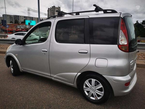 Grey Toyota Yaris Verso 2005 in Vilnius, with an engine capacity of 1.30 L and mileage of 199 thousand km for 2750 €, photo 10 on AUTOMOTO.COM.LV