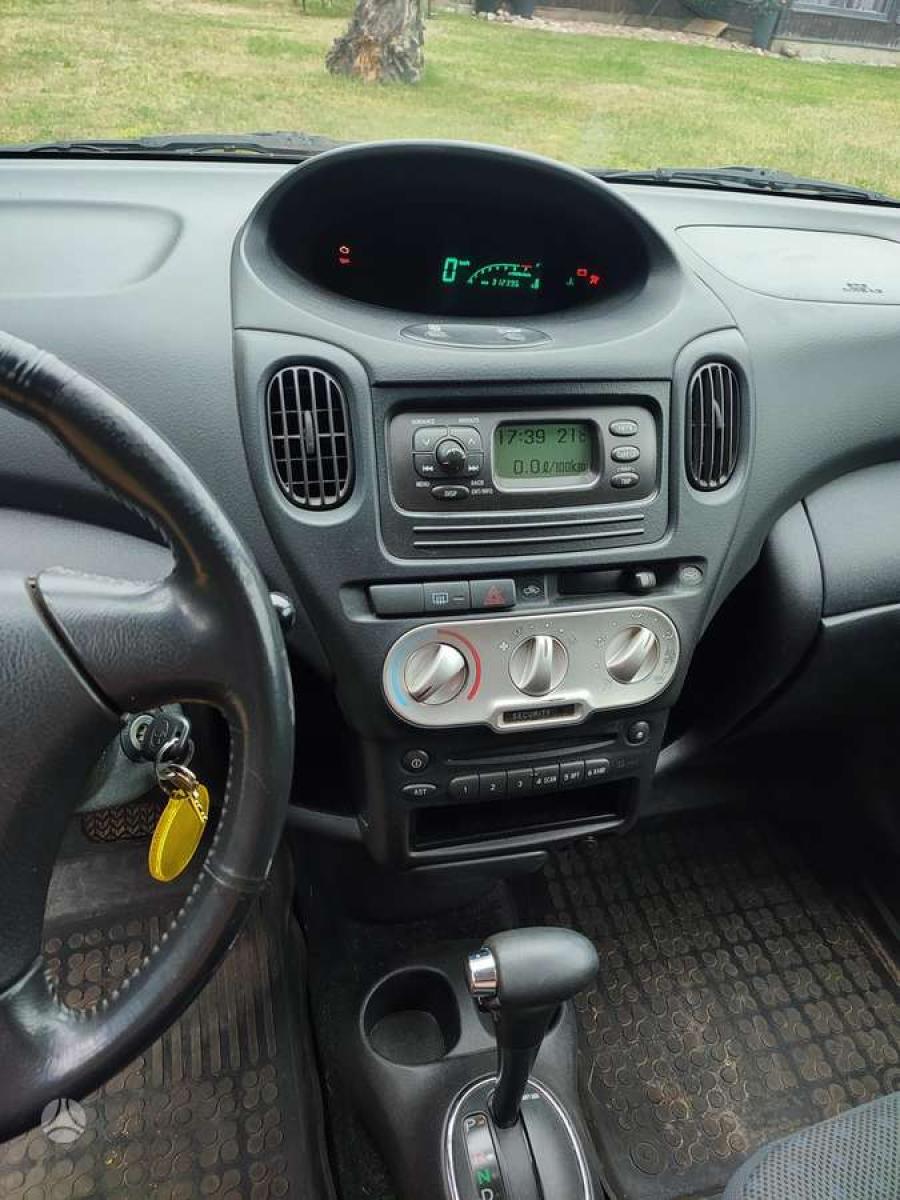 Grey Toyota Yaris Verso 2005 in Sakiai, with an engine capacity of 1.30 L and mileage of 312 thousand km for 1000 €, photo 3 on AUTOMOTO.COM.LV